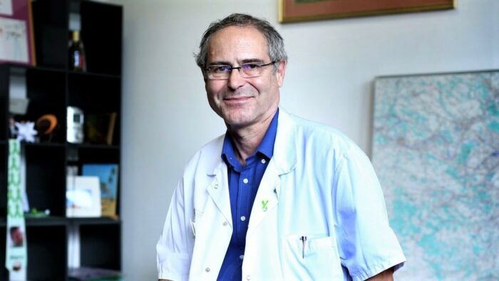 Christian Perronne, le médecin catalogué « anti-vax » gagne toutes ses ...