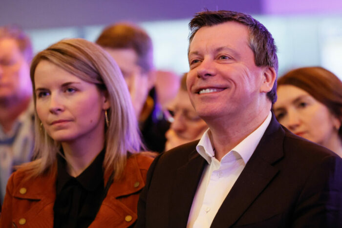 Seraing : le bourgmestre Francis Bekaert (PS) cède l’écharpe maïorale ...