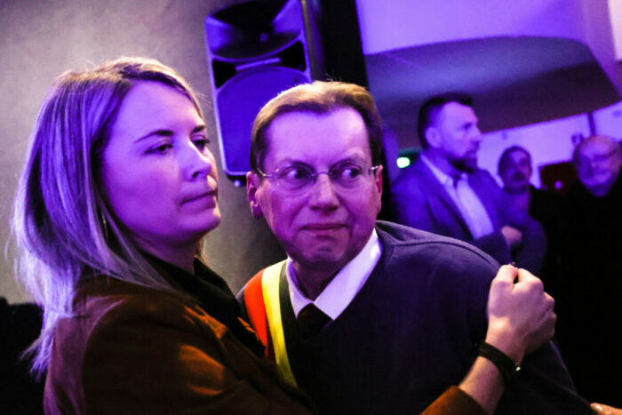 Seraing : le bourgmestre Francis Bekaert (PS) cède l’écharpe maïorale ...