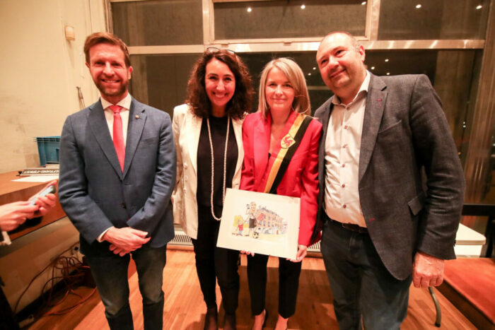 Salle comble et des roses éternelles pour la nouvelle bourgmestre de ...