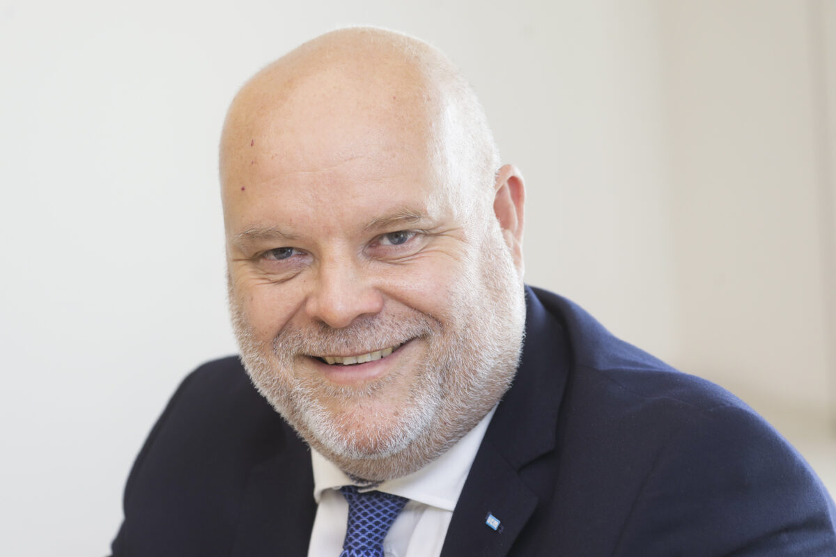 Le président de l’UCM, Pierre-Frédéric Nyst, et le médiateur wallon ...