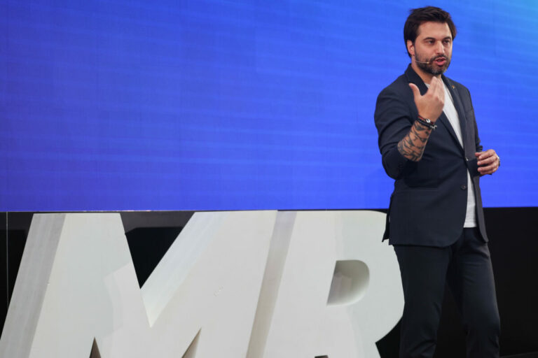 Georges-Louis Bouchez, allié d’une montée en force de Xavier Niel chez ...